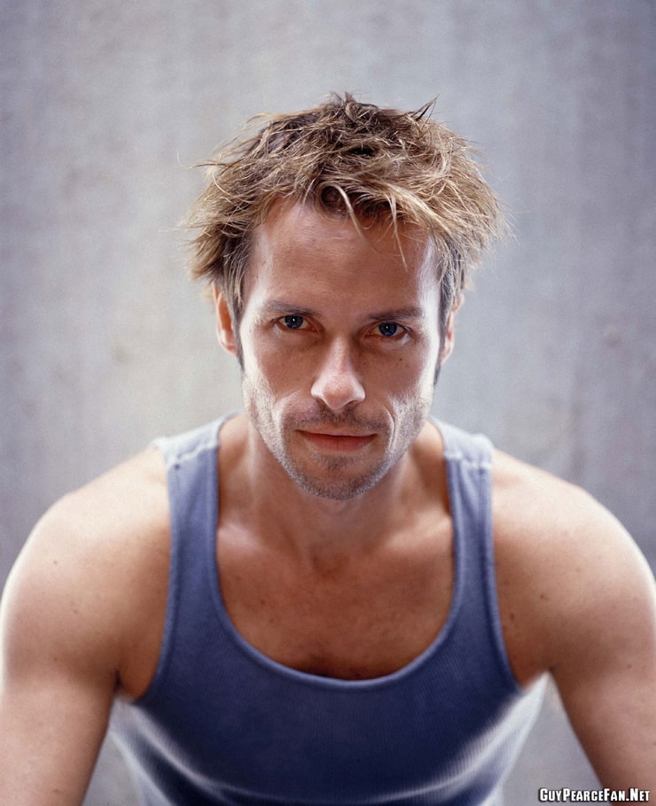 Guy Pearce image