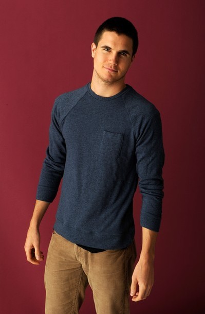 Picture of Robbie Amell