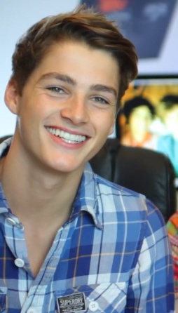 Finn Harries image