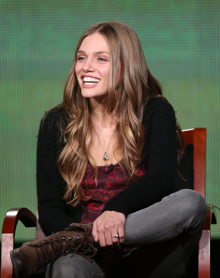 Picture of Tracy Spiridakos