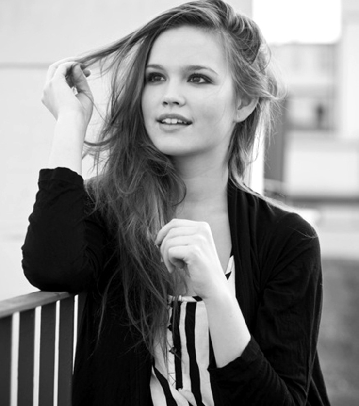 Image of Emilia Schüle