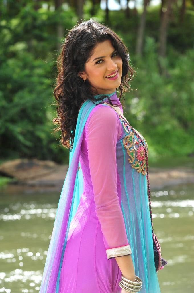Deeksha Seth picture