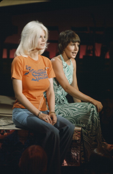 Carol Wayne, Helen Reddy
