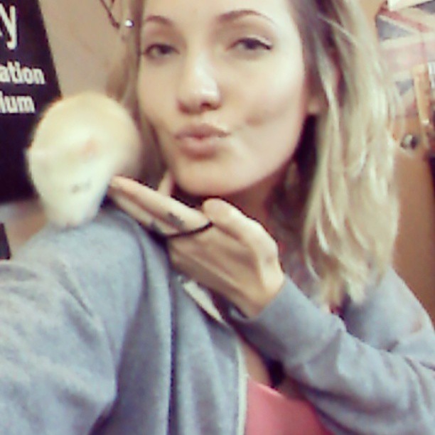 Michaeline Singer image