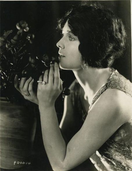 Picture of Jacqueline Logan