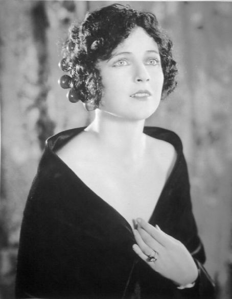 Picture of Jacqueline Logan