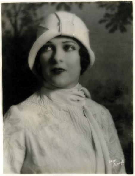 Picture of Jacqueline Logan