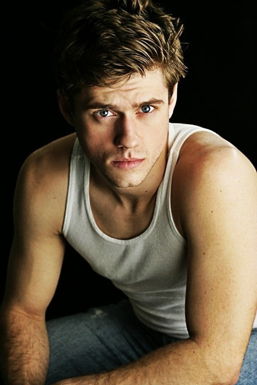 Picture of Aaron Tveit