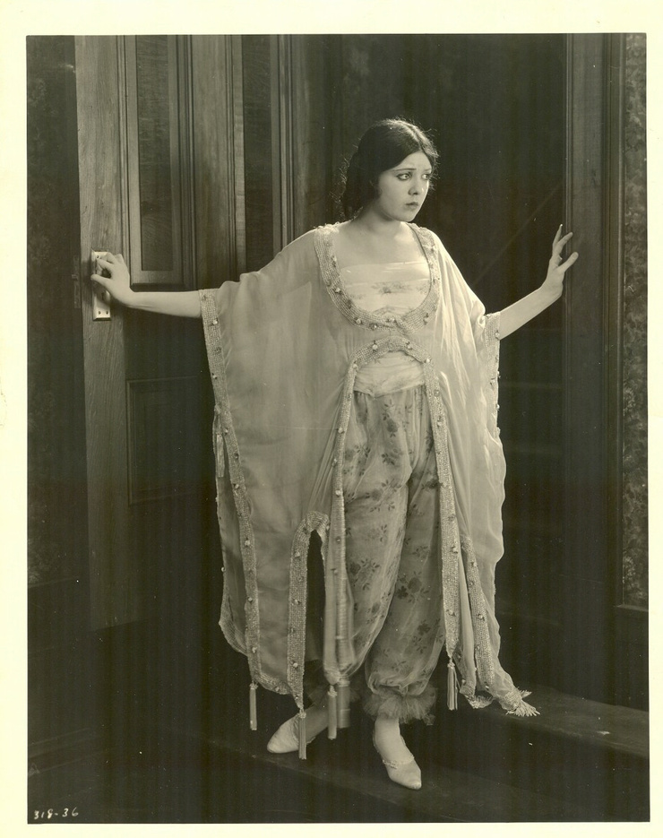 Picture of Lila Lee