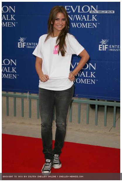 Picture of Shelley Hennig