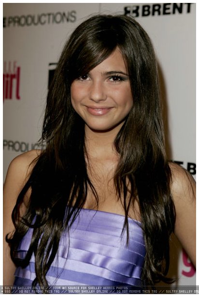 Picture of Shelley Hennig