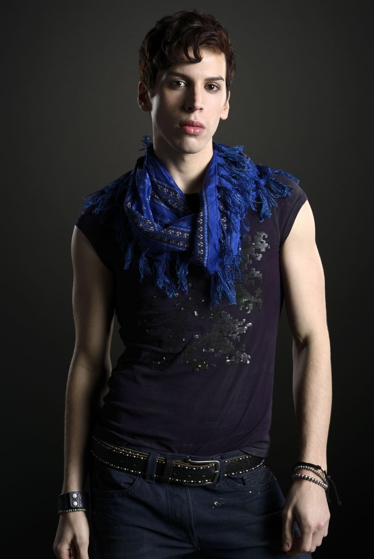 Picture of Jordan Gavaris