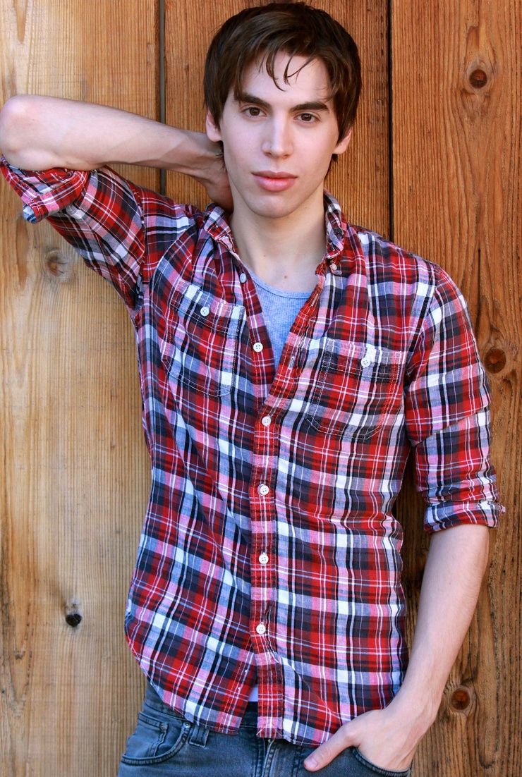 Picture of Jordan Gavaris