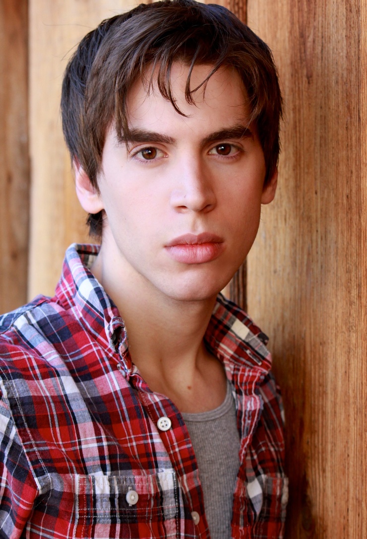 Picture of Jordan Gavaris