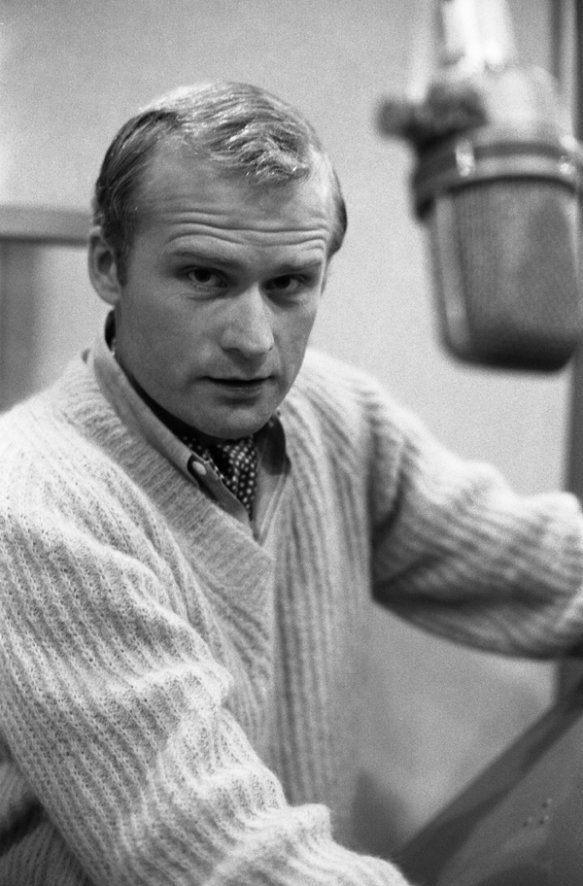 Picture of Louis Edmonds