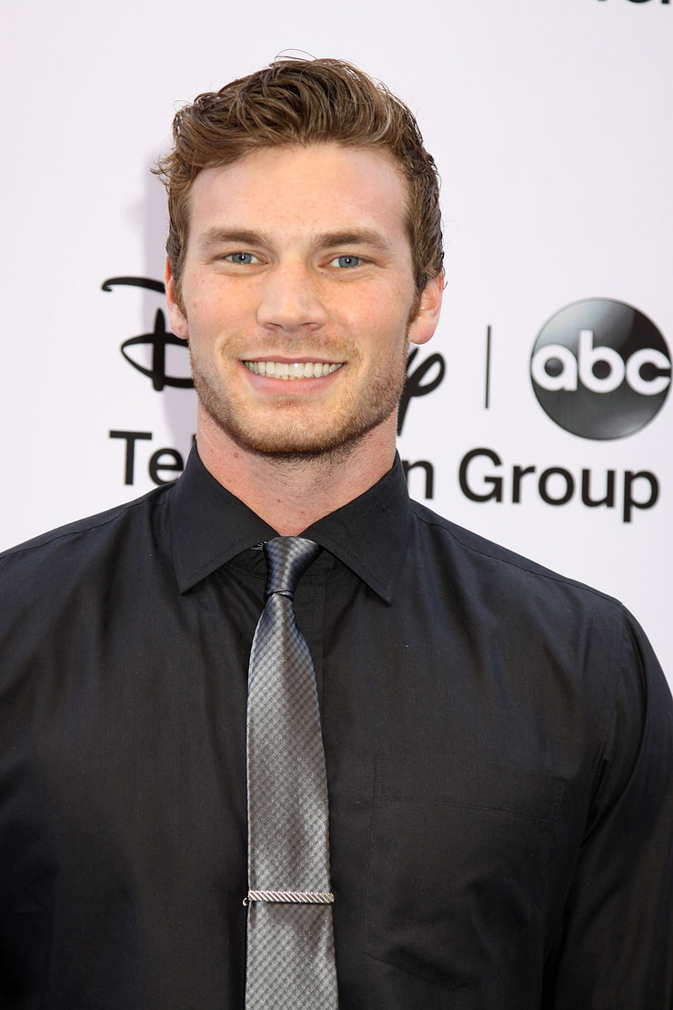 Picture of Derek Theler