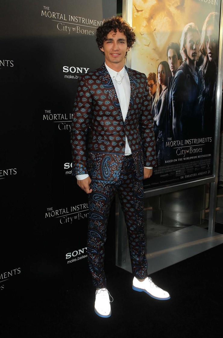 Picture of Robert Sheehan