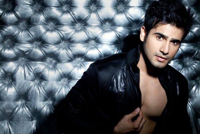 Picture of Karan Tacker