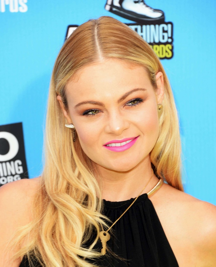 Picture of Caitlin Crosby