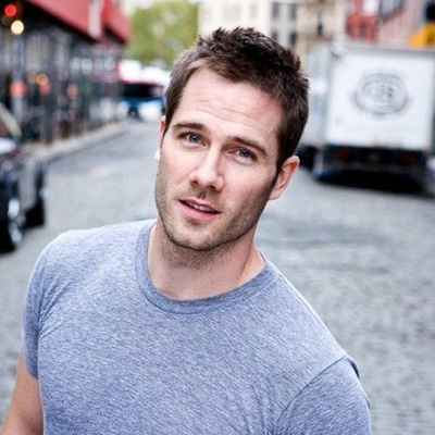 Picture of Luke MacFarlane