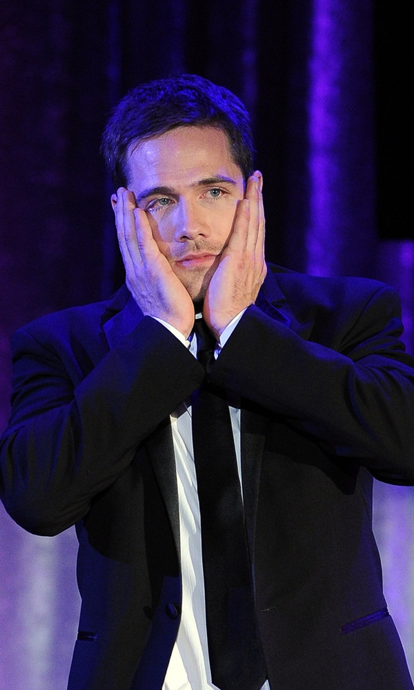 Picture of Luke MacFarlane