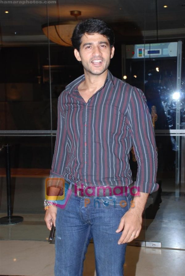 Hiten Tejwani picture