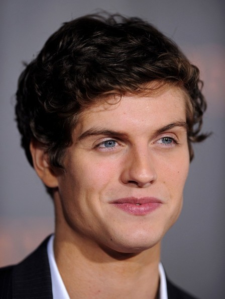 Daniel Sharman picture