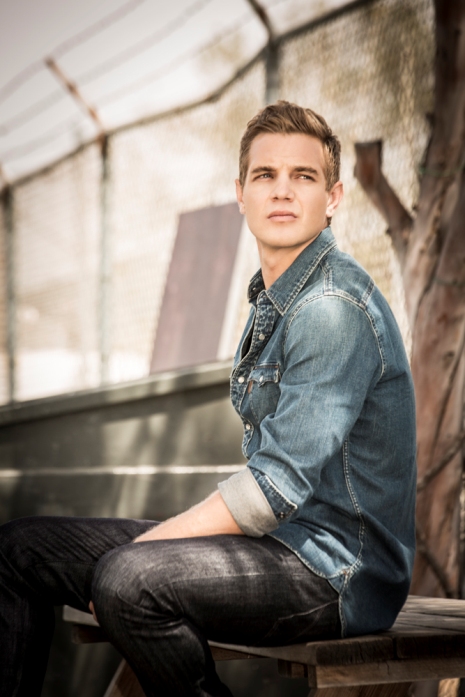 Taylor Handley picture