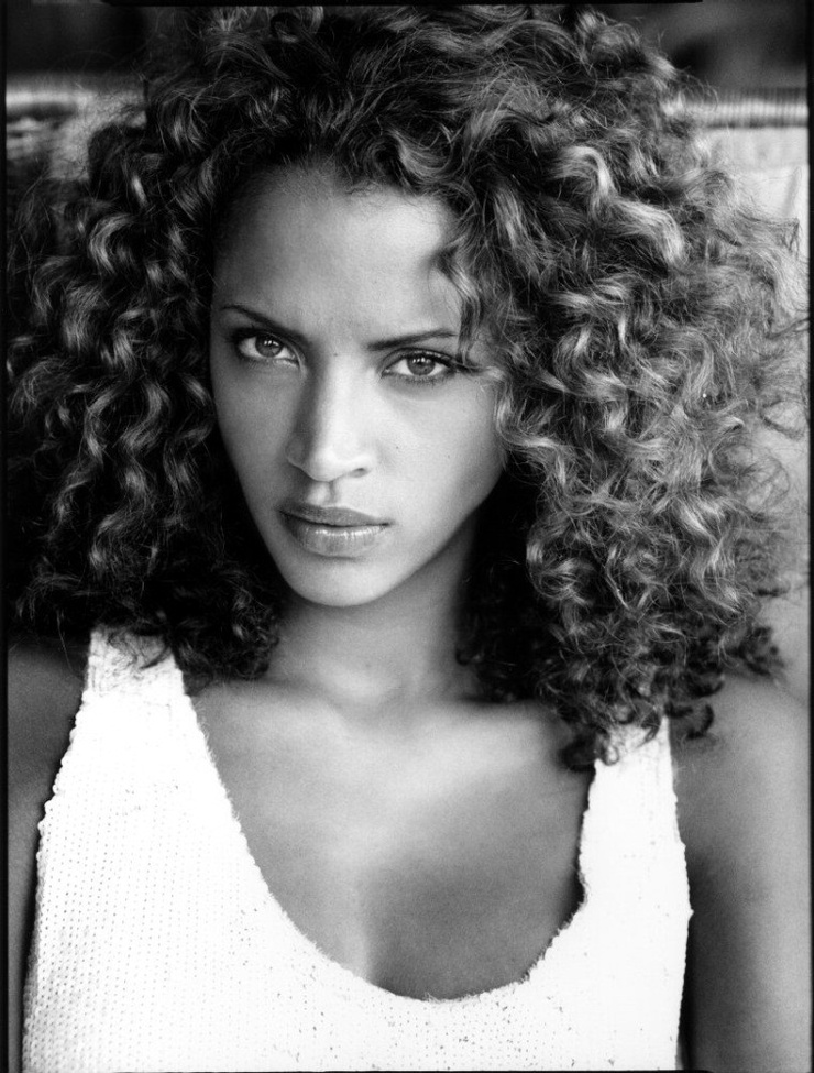 Noémie Lenoir picture