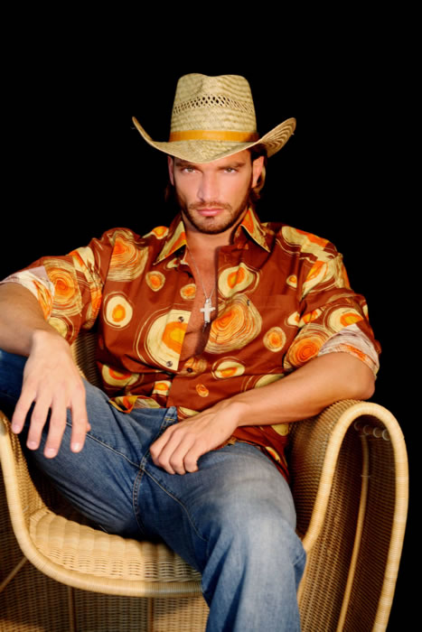 Image of Julián Gil