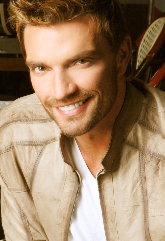Julián Gil image