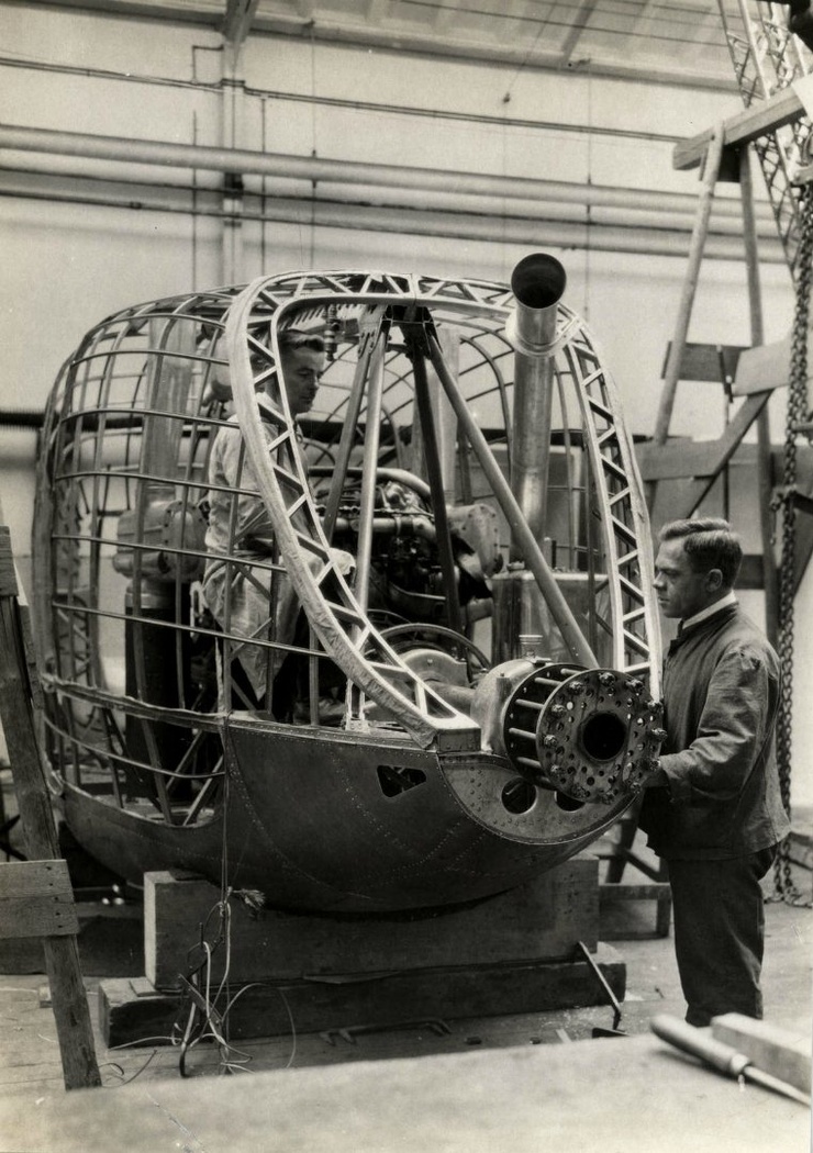 Construction of Graf Zeppelin - front Gondola