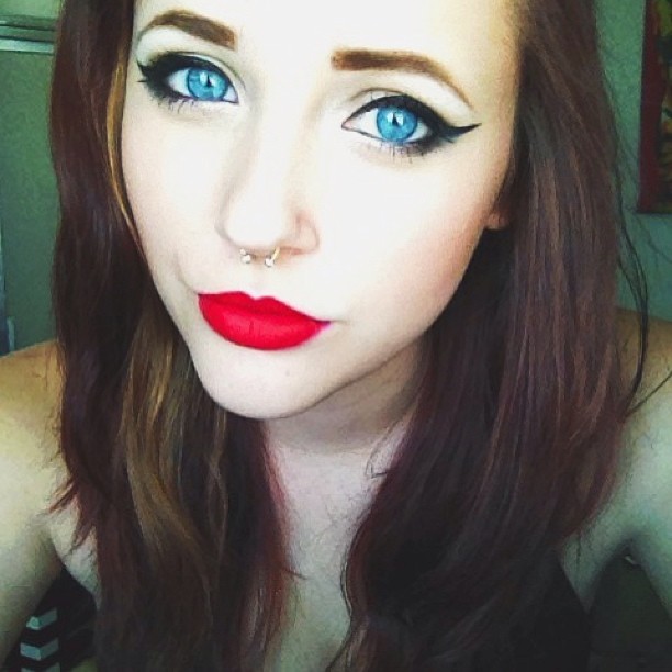 Nicole Elliott image