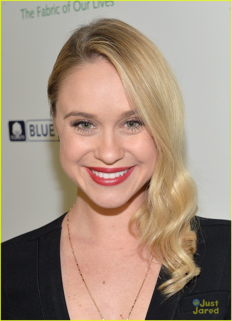 Picture of Becca Tobin