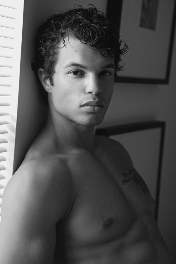 Aaron Hunter picture