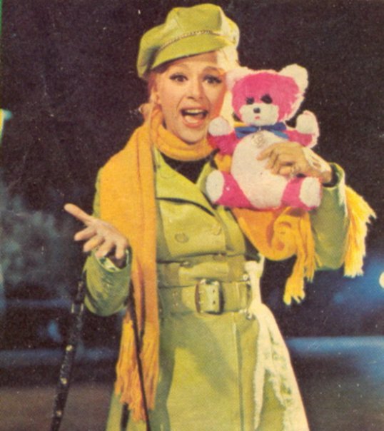 Image of Ena asteio koritsi