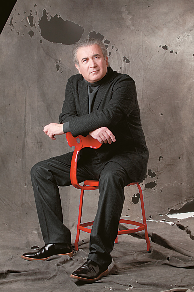 Picture of Lakis Lazopoulos