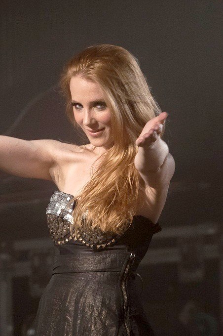 Simone Simons image