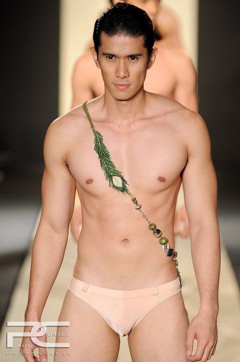 Picture of Cris Lomotan