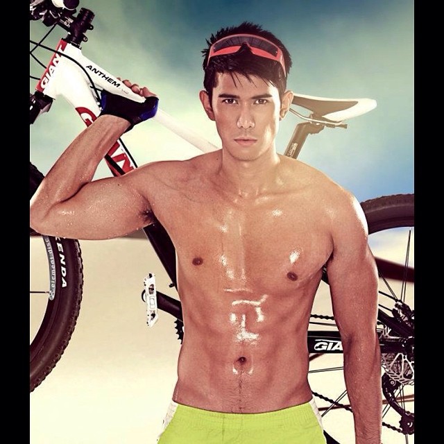 Picture of Cris Lomotan