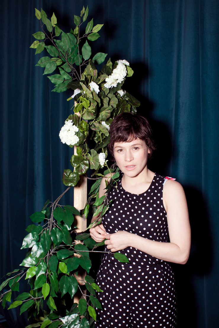 Picture of Yael Stone