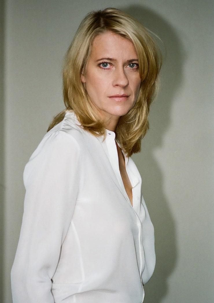 Caroline Peters picture