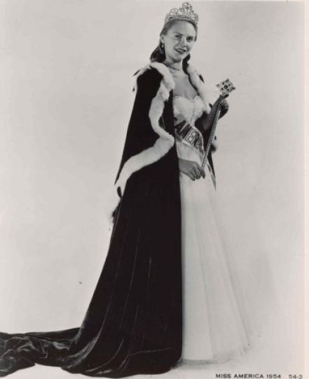 Picture of Evelyn Ay