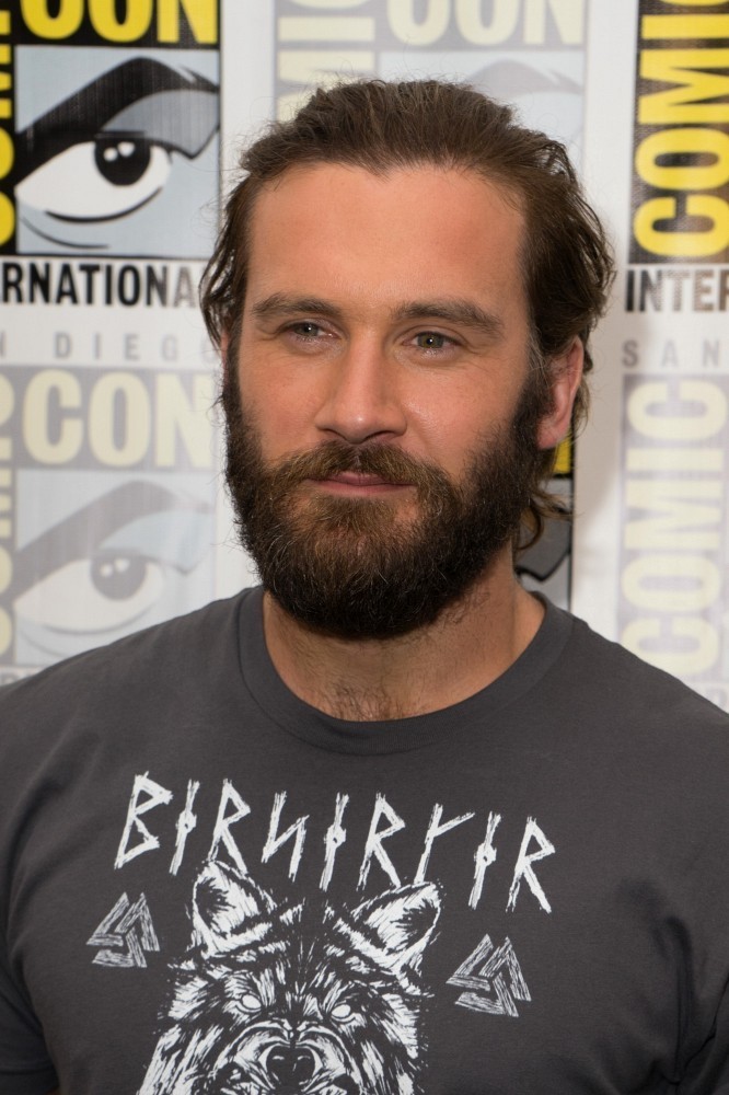 Picture of Clive Standen