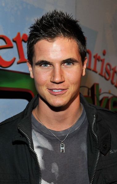 Robbie Amell image