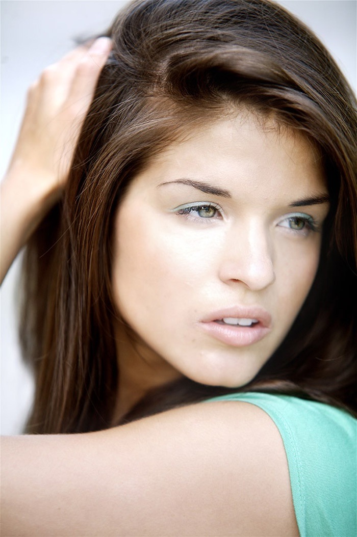 Picture of Marie Avgeropoulos