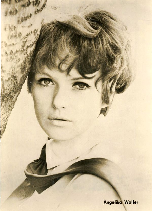 Angelika Waller picture