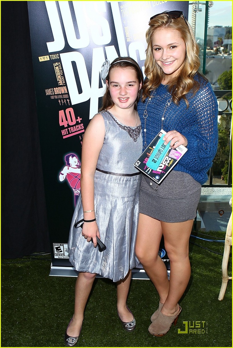 Cassi Thomson picture