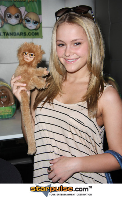 Picture of Cassi Thomson