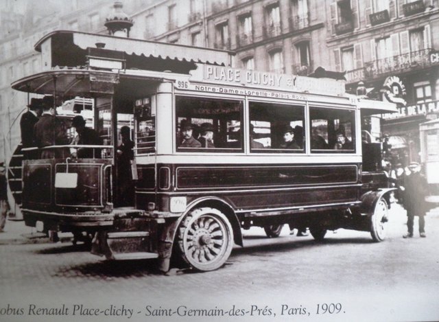 Renault bus in Saint Germain Des Pres in 1909